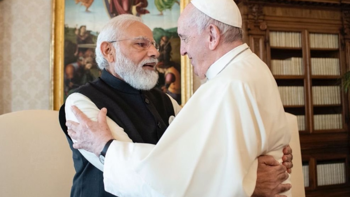 When Pope Francis Met PM Modi: A Warm Hug & An Invite To India