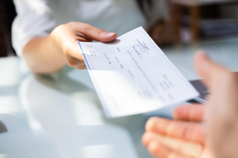 Missouri hourly pay higher than neighbors. How does your pay compare?