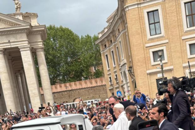 Reverend feels 'privileged' to receive Pope's Easter blessing before ...