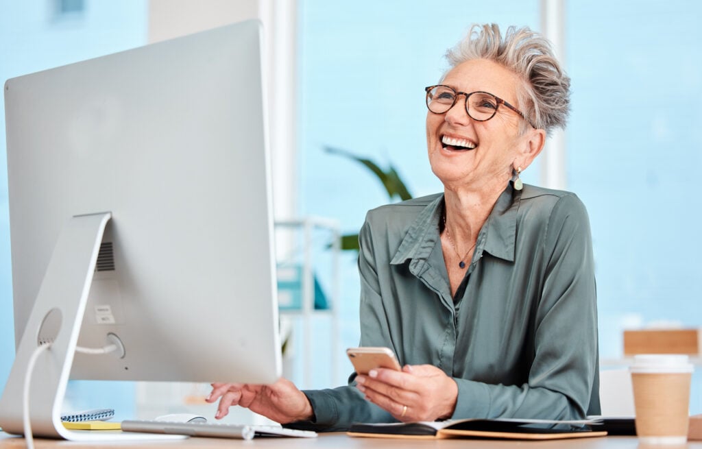 7 Captivating Examples of Dating Profile Descriptions for Women Over 50