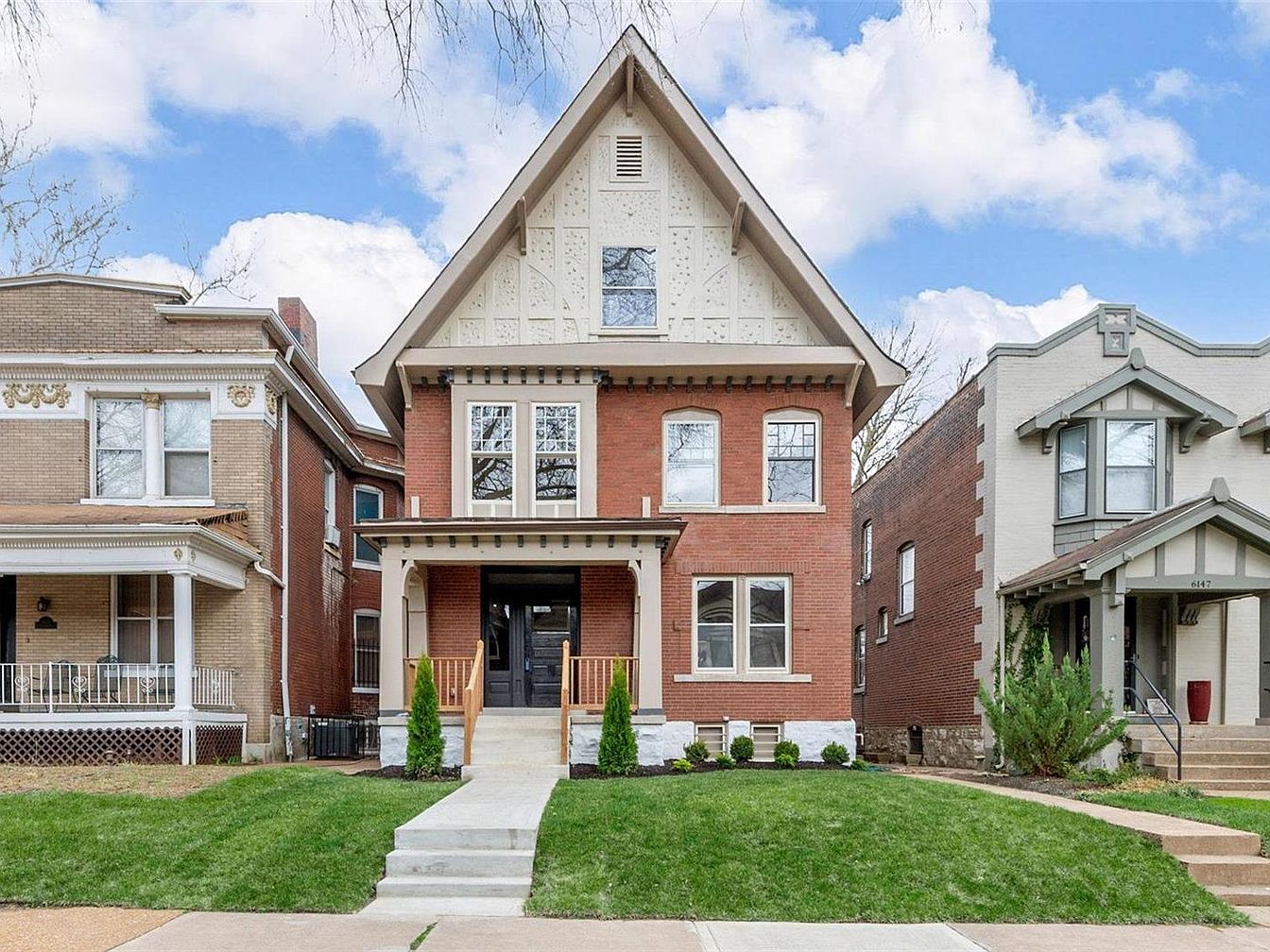 1907 3-Story Victorian Brick Home in Saint Louis With Quartz Kitchen ...