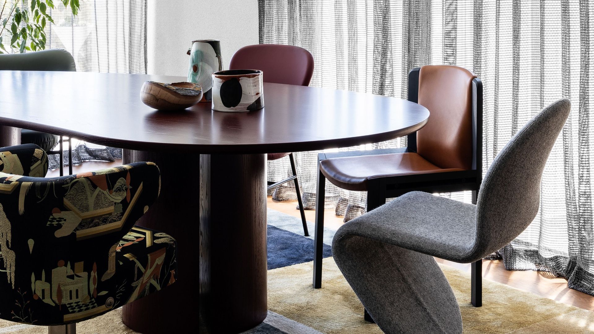 Having Mismatched Dining Chairs Is the New Telltale Sign of Serious ...