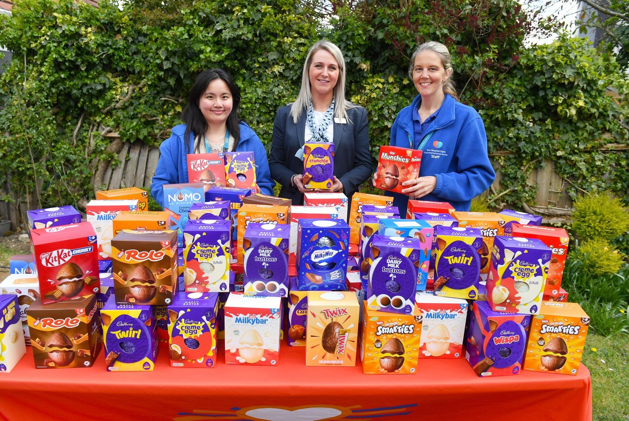 Bedfordshire homebuilder makes egg-stra special donation to local hospital