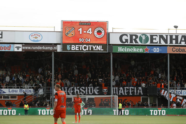 Complete woede-uitbarsting bij John van Zweden: 'Doorgesnoven inteelt ...