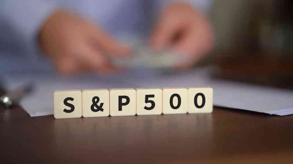 Just Buy the SPY: What It Means and 6 Key Benefits of This Investment ...