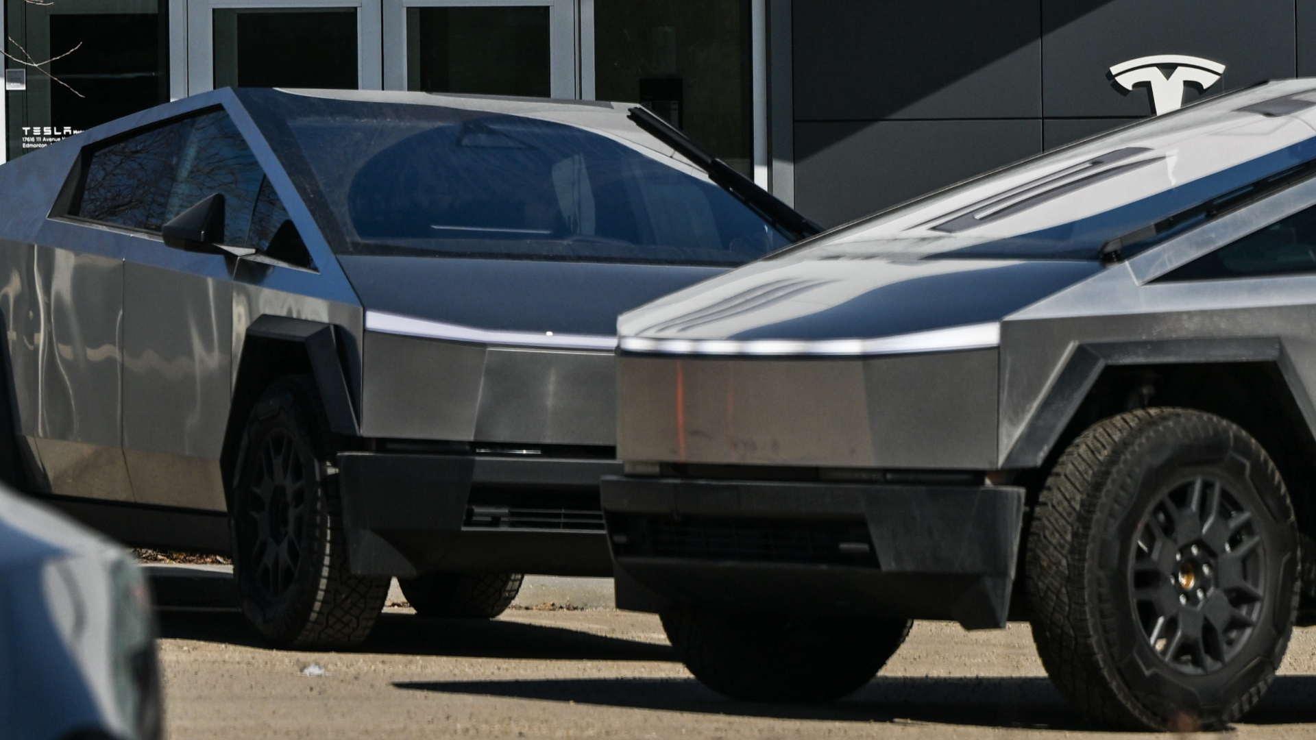 Tesla's Cybertruck Struggles to Maintain Demand Amid Price Cuts