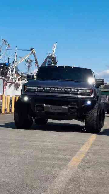 New Hummer EV Looks Like It Should Be on the Moon