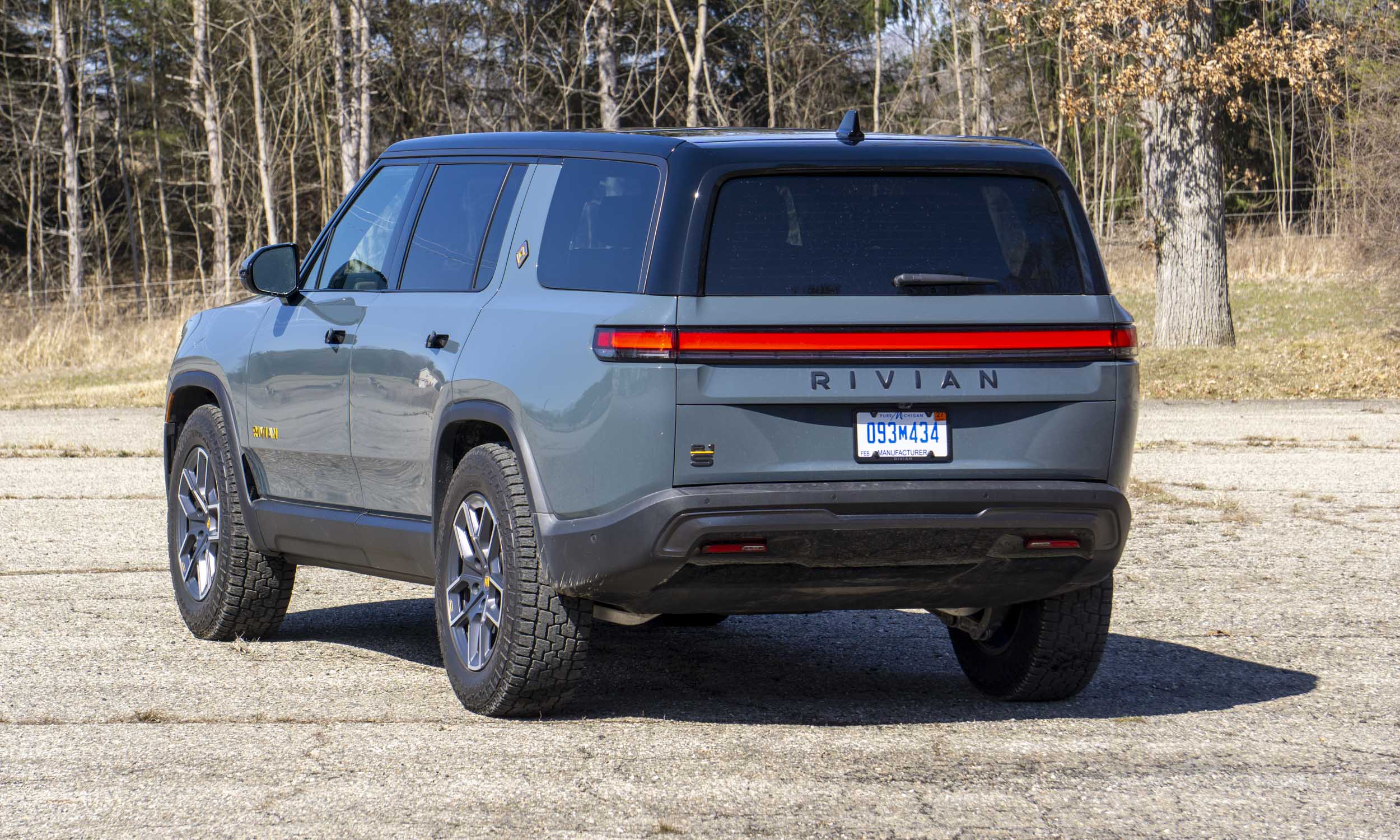 2025 Rivian R1S Tri-Motor Review: Excellent Performance and Utility
