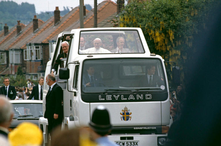 What will happen to the £380,000 Popemobile?