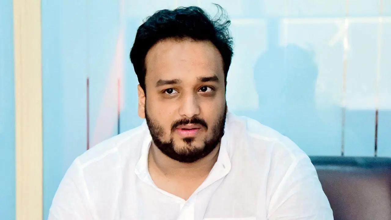 Threat to ex-MLA Zeeshan Siddique: Mumbai crime branch takes over probe