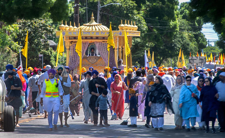 Annual Sikh parade draws thousands to Stockton for famed celebration ...