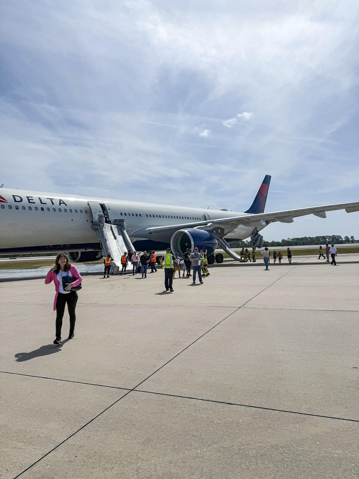 Passengers on Delta flight evacuate on slides after engine fire at ...