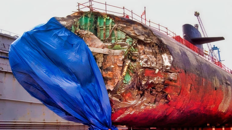 U.S. Navy Nuclear Attack Submarine ‘Slammed’ Into Underwater Mountain ...