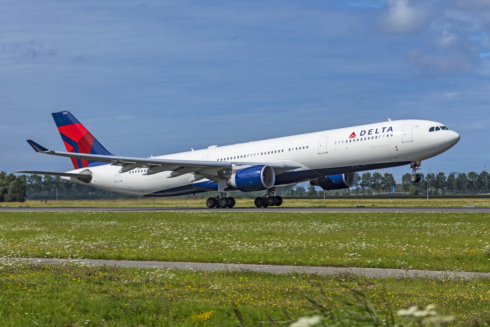 Engine Fire Leads to Delta A330 Evacuation