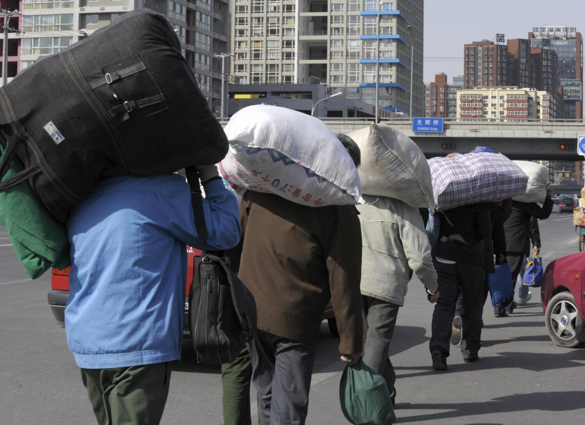 Expats vs. immigrants: Who really has it better?