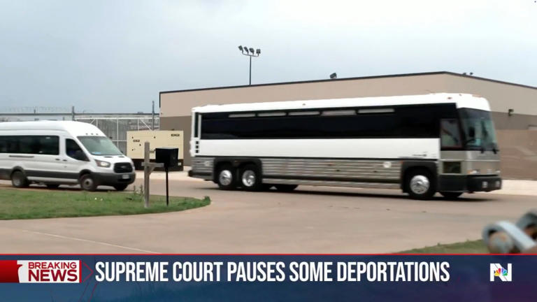 ICE buses full of Venezuelan migrants heading for deportation flights ...