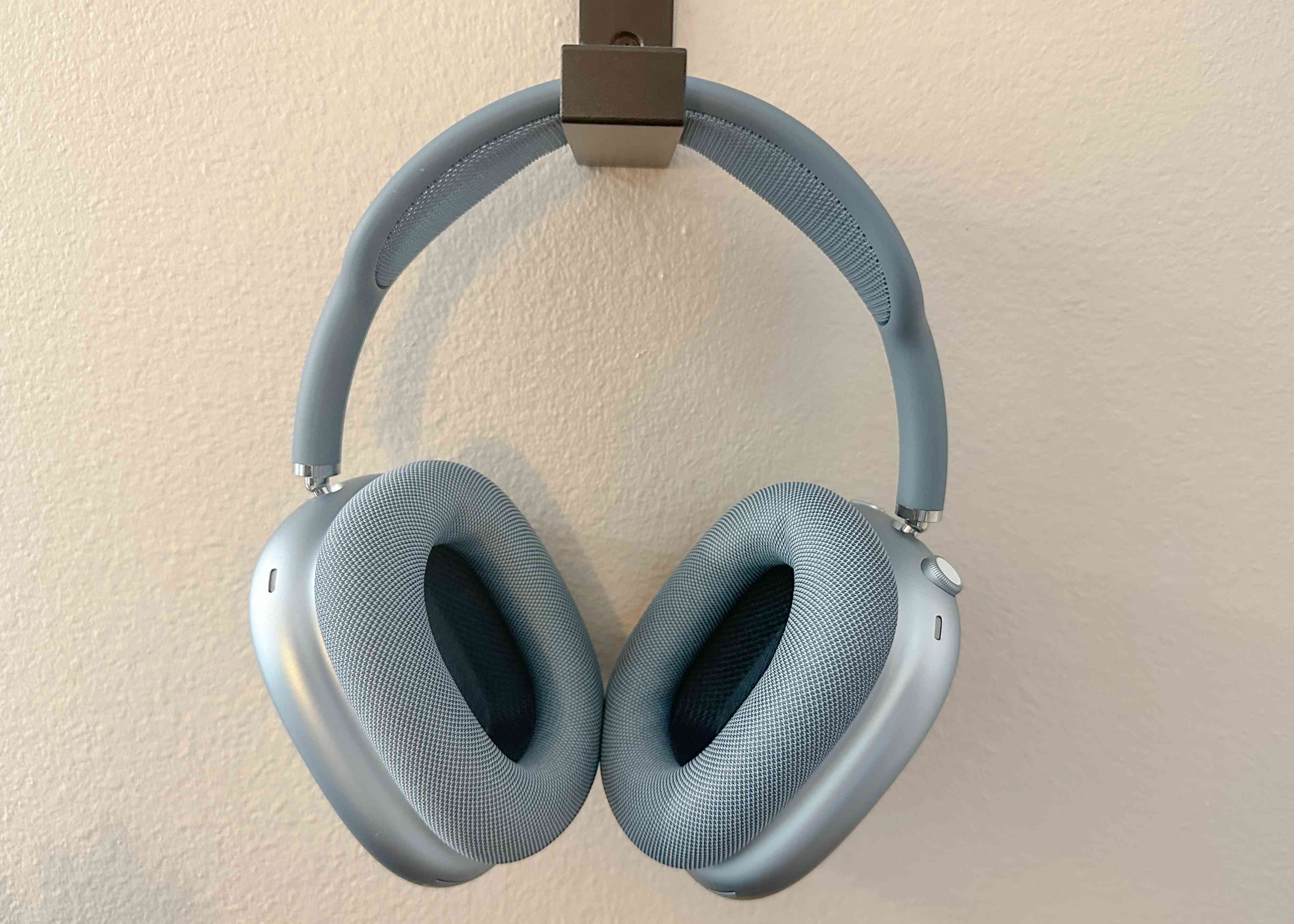 The 2024 AirPods Max: Minor Updates, Major Price—Still Worth It?