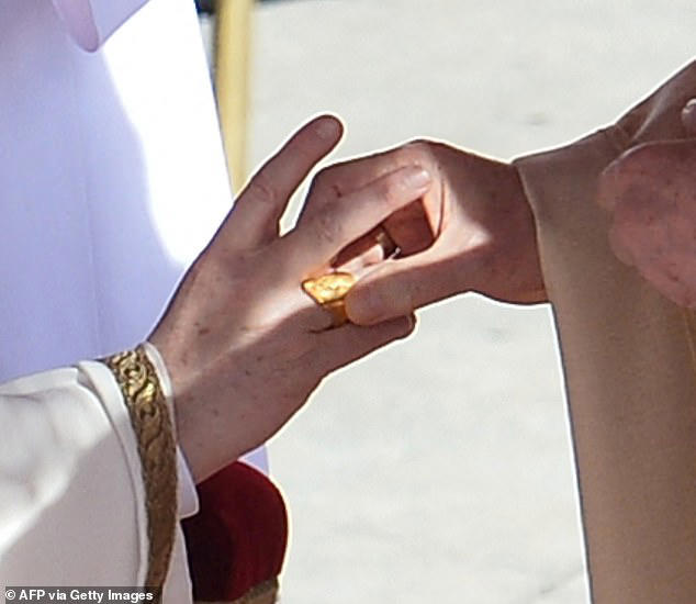 What happens to the papal ring when the pope dies?