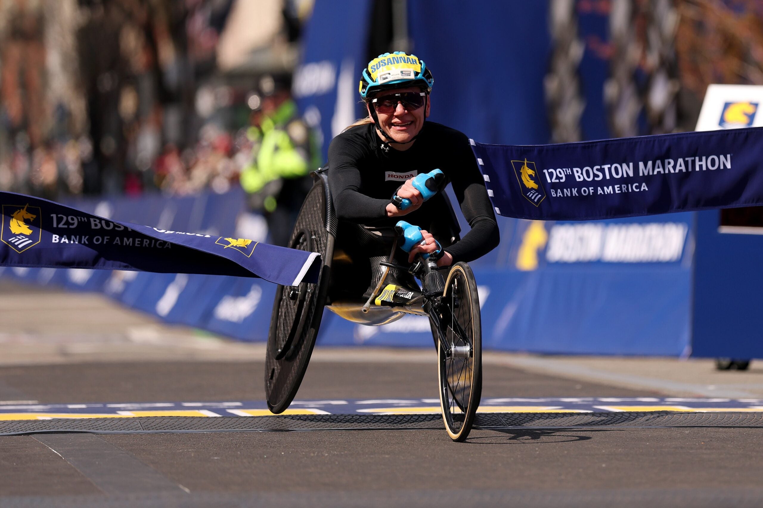 Susannah Scaroni wins 2025 Boston Marathon women’s wheelchair race