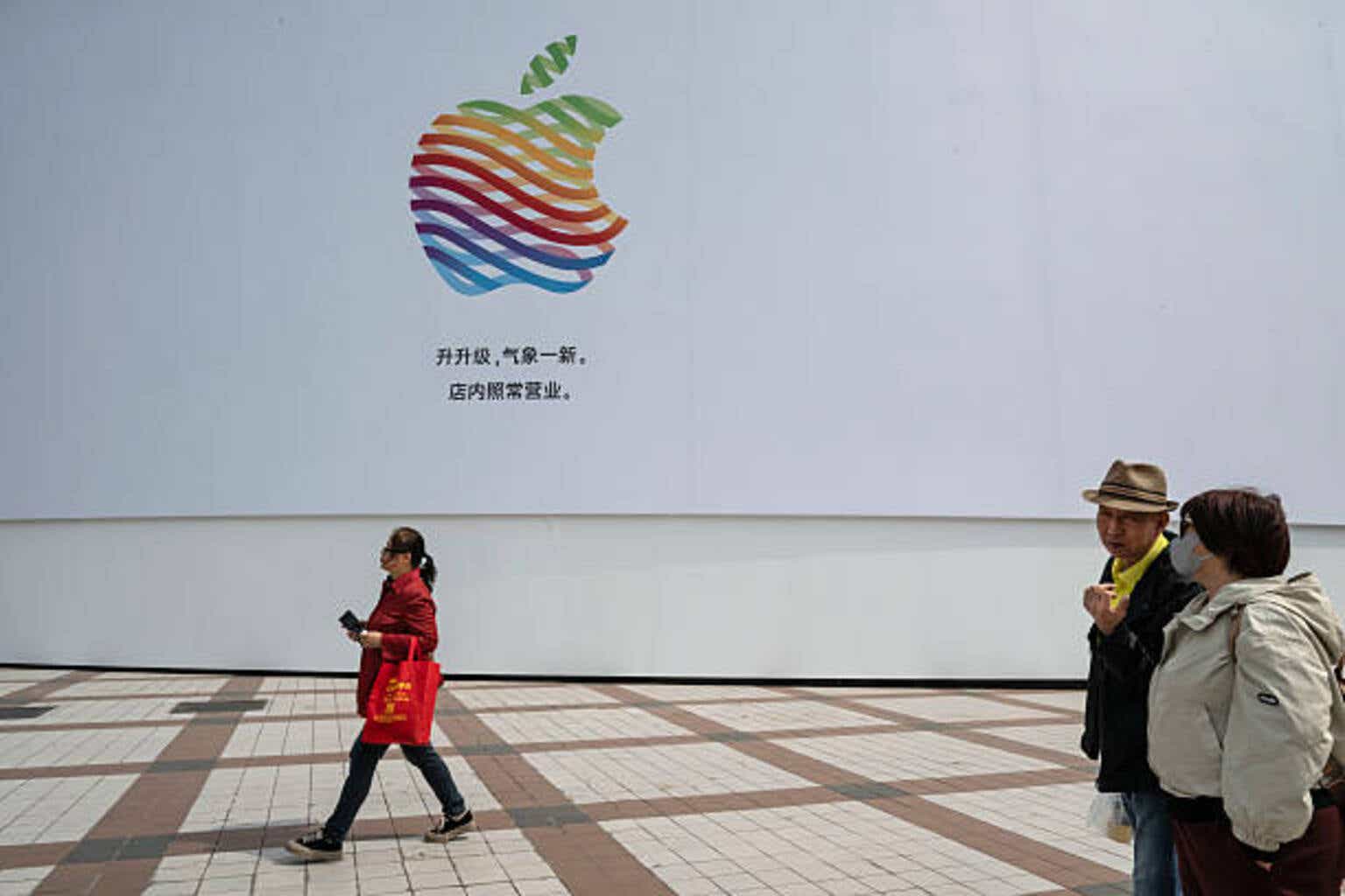 Apple's risks 'immeasurable' if U.S-Chinese tariffs escalate: Kuo