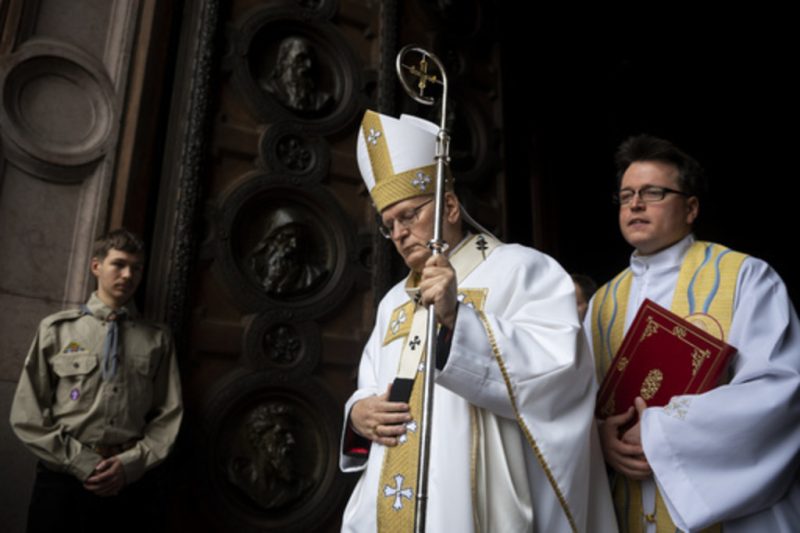 Which cardinals are seen as contenders to be the next pope?