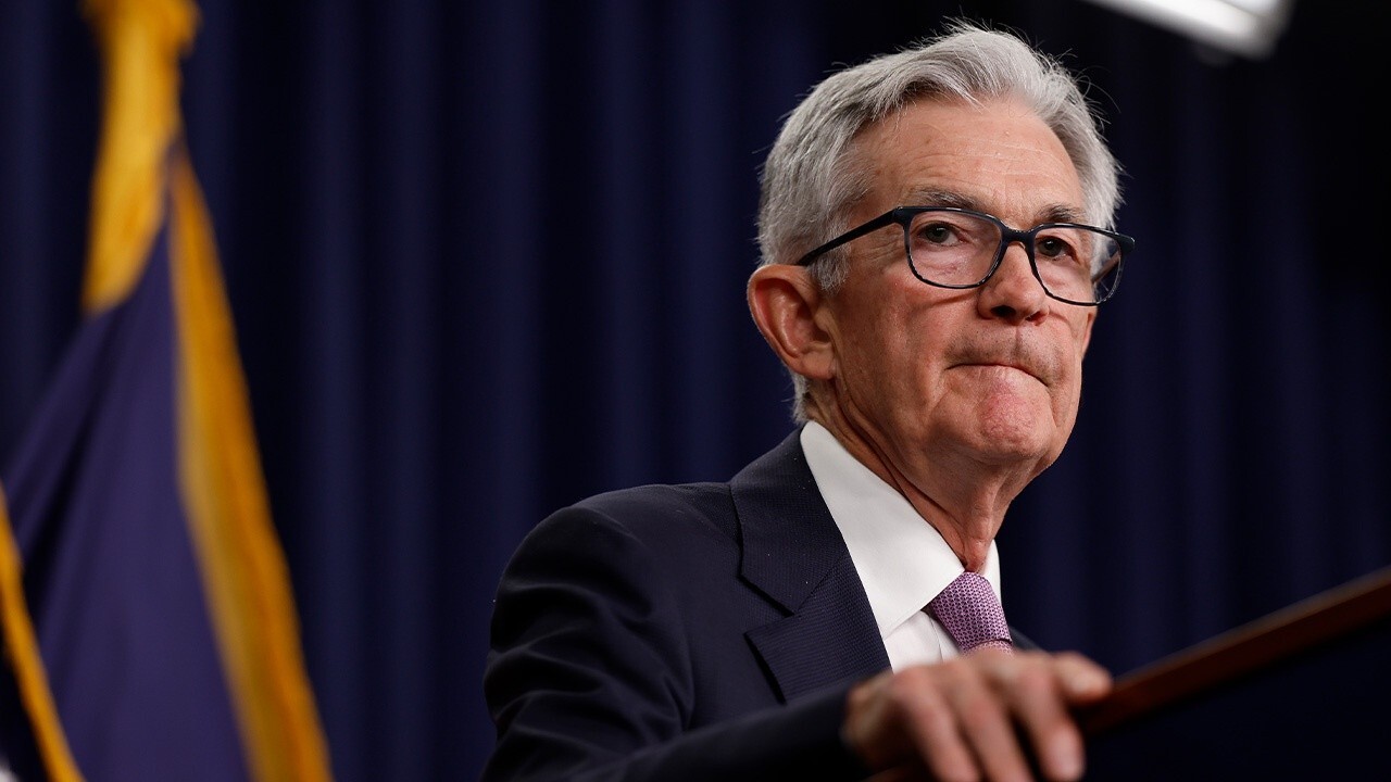 Economist warns Fed has a 'credibility issue,' an institutional fight ...