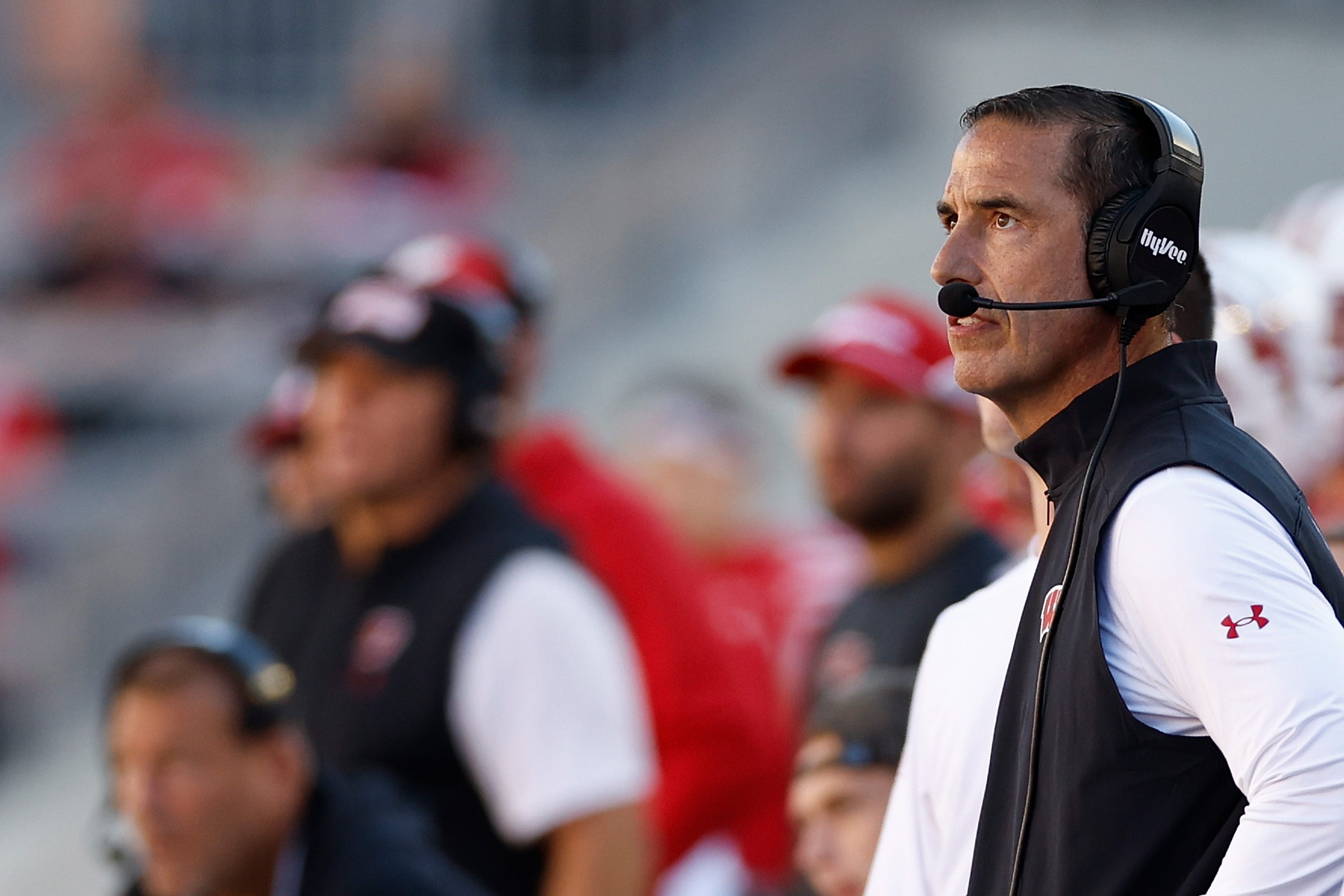 Wisconsin football’s recruiting class of 2026 dips outside the nation’s ...