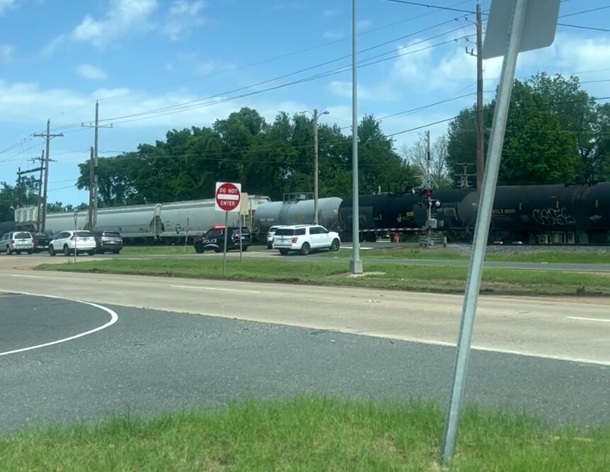 Man fatally hit by train on Barksdale Boulevard