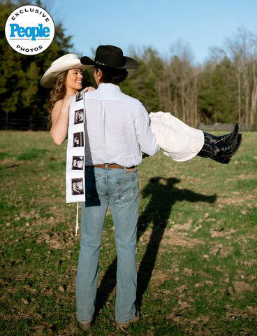 Sara Evans' Daughter Audrey Is Pregnant, Expecting Her First Baby with ...