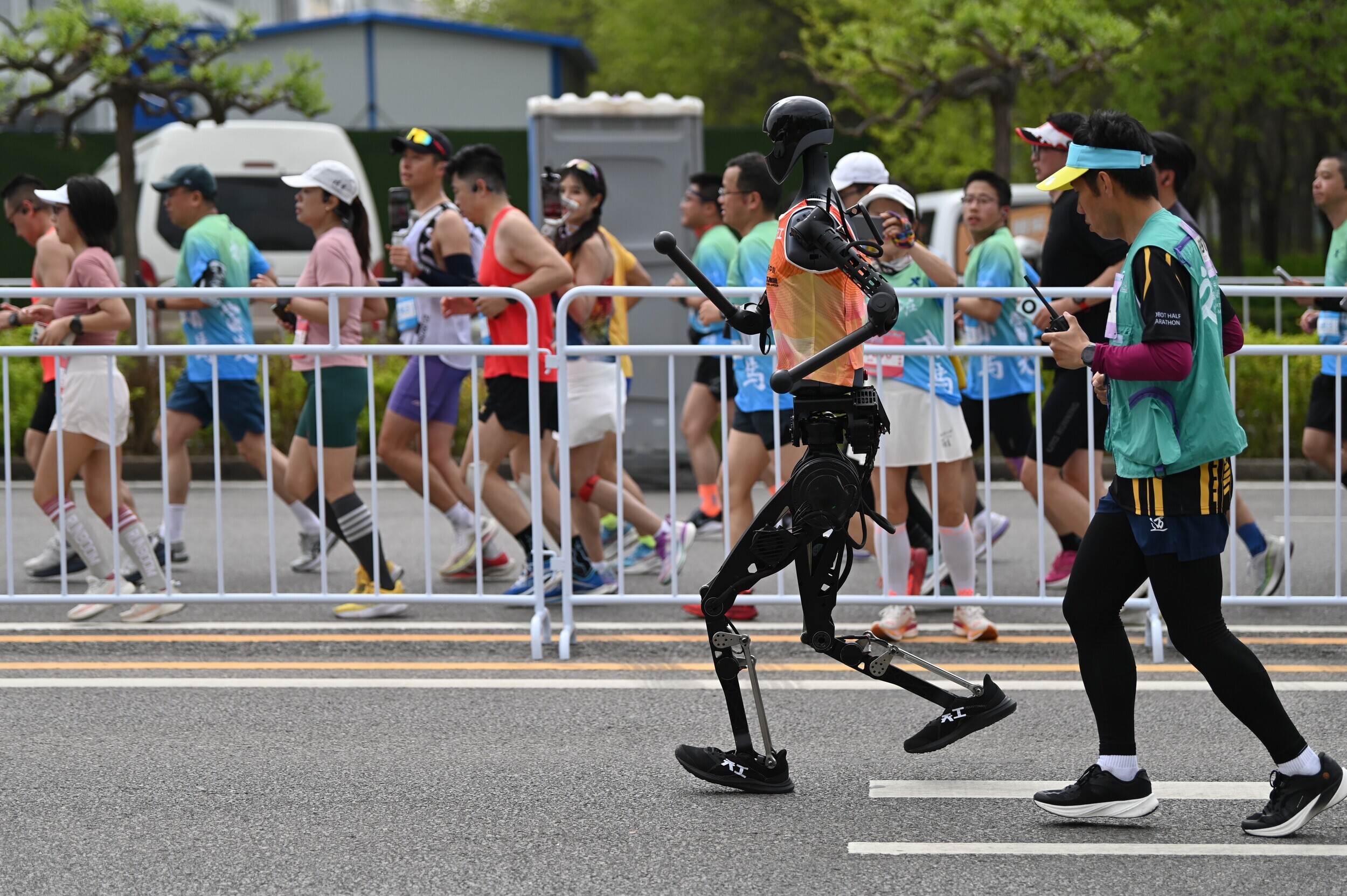 Humanoid Robots Just Raced Alongside Human Runners in a World-First ...