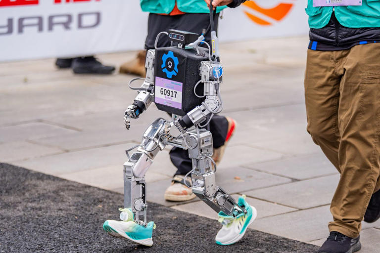 Humanoid Robots Just Raced Alongside Human Runners in a World-First ...