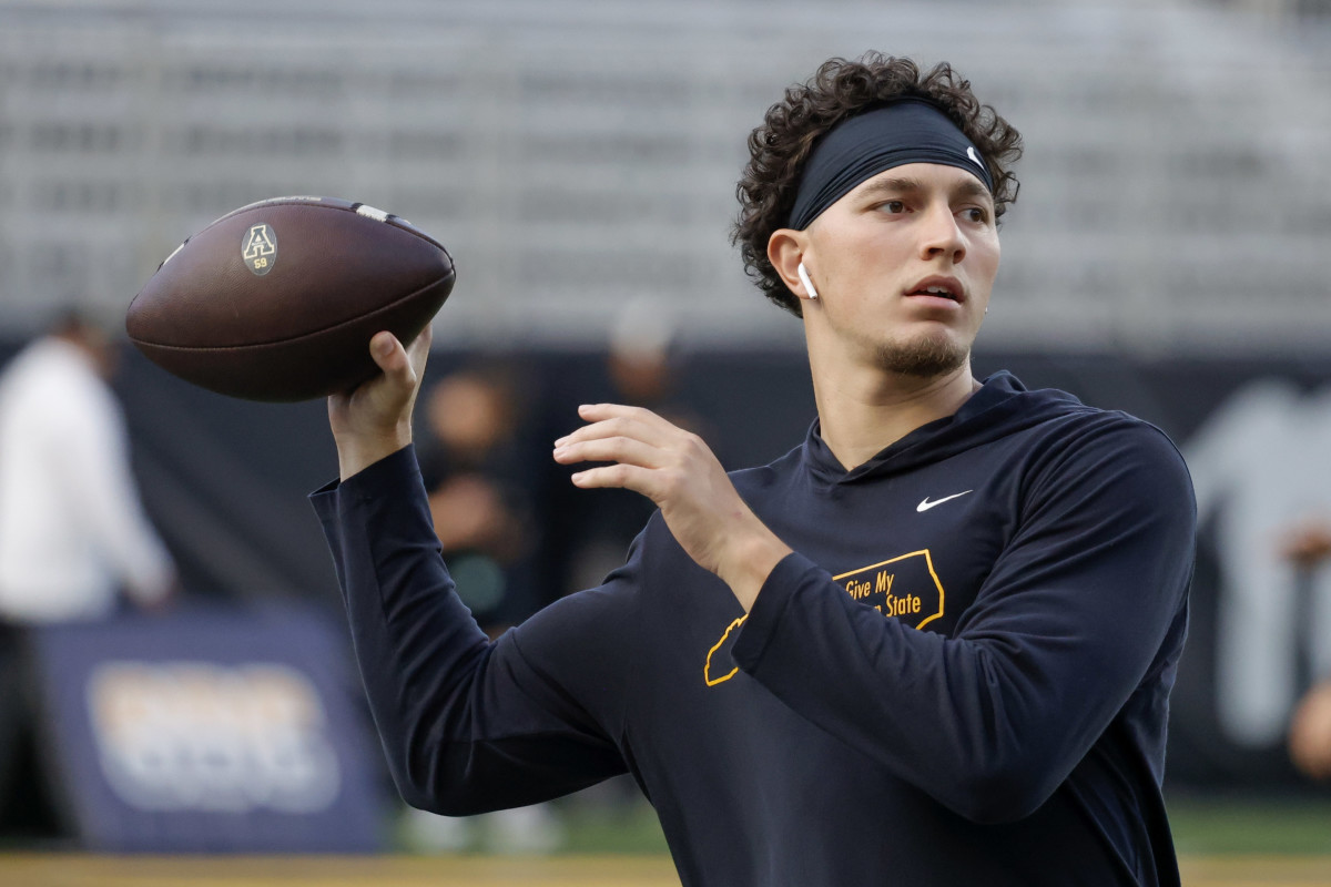 Tennessee Lands Top Transfer QB After Nico Iamaleava Departure: Report