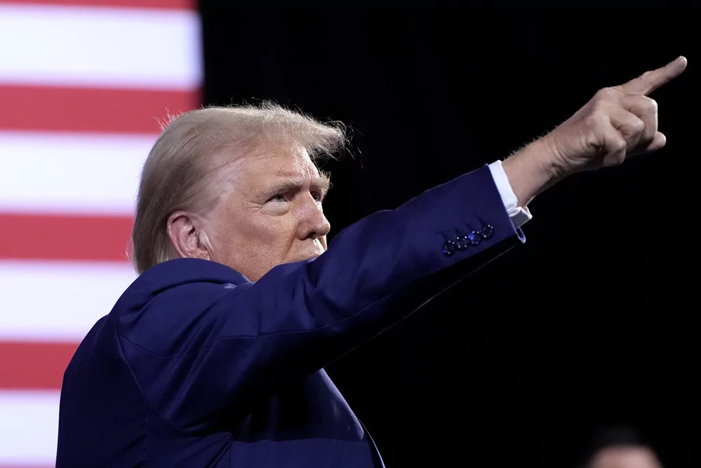 Trump backs two candidates for Arizona governor after Andy Biggs ...