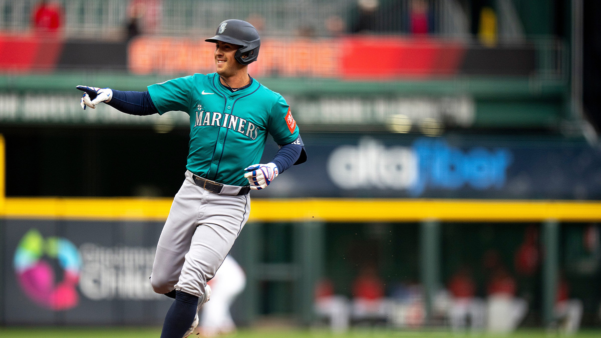 Mariners’ Dylan Moore earns Player of the Week honor after Blue Jays series