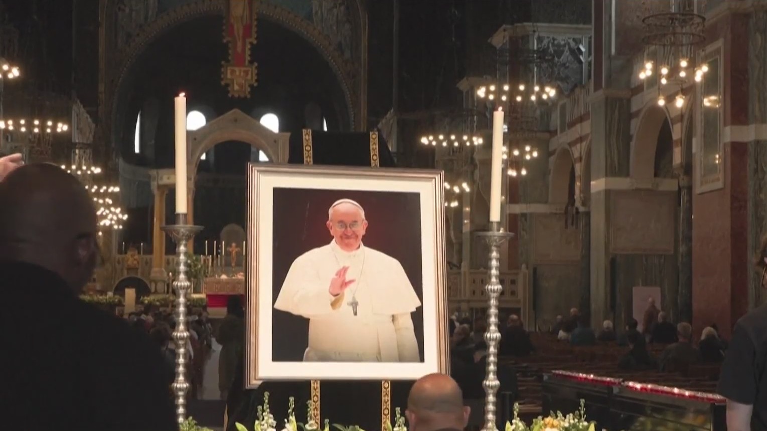 White House reacts to Pope Francis' death