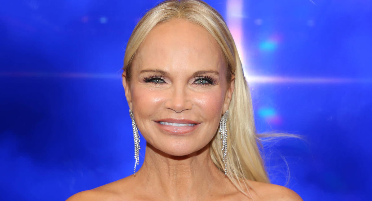 Kristin Chenoweth Honors Birth Mom on Heavenly Birthday: 'You Look So ...