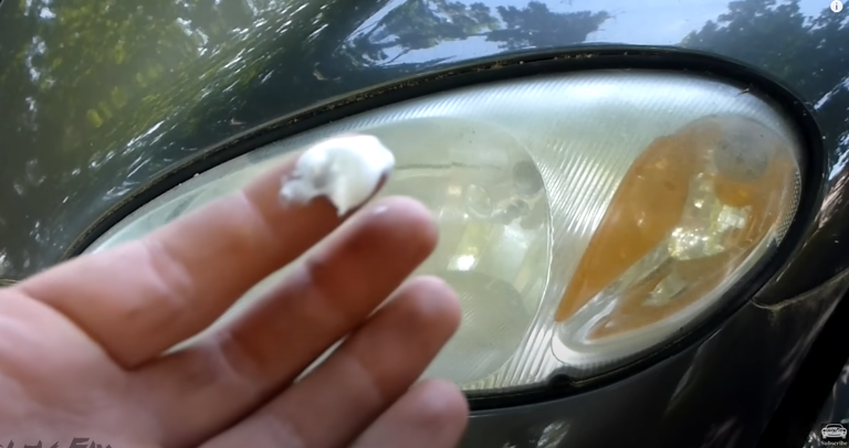 차에 치약 뿌리면 벌어지는 일? 의외의 자동차 관리 꿀팁