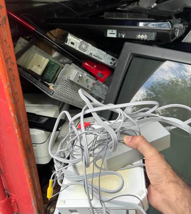 Passerby stunned after uncovering abandoned gaming console inside ...