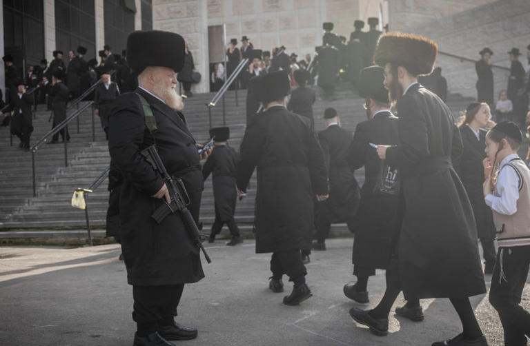 Hasidic sect offers major cash boost to solve matchmaking crisis