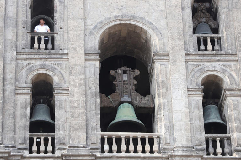Se doblan campanas de la Catedral de la CdMx, en señal de luto, tras la ...
