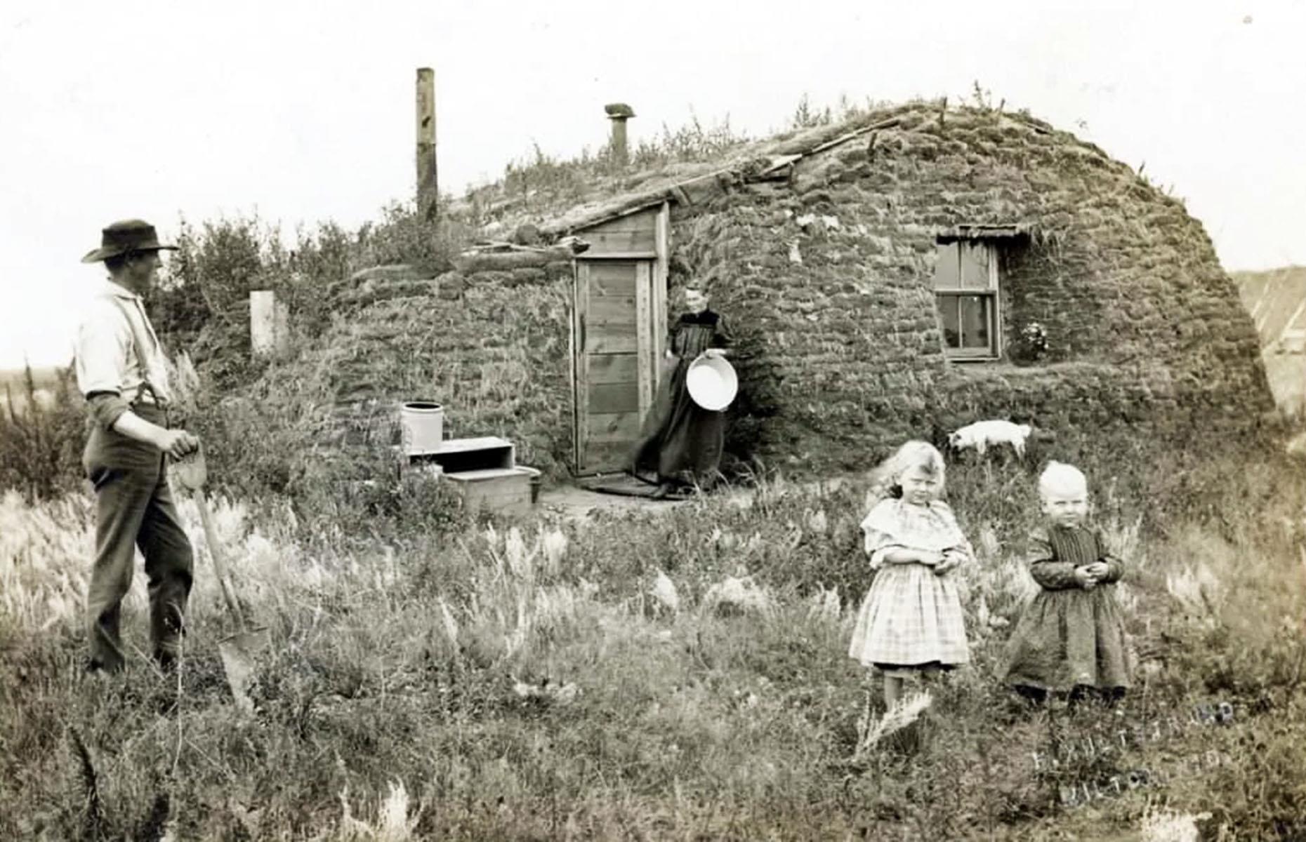 Vintage Photos Help Us Explore American Pioneer Home Life