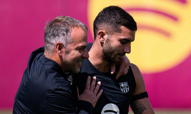 HLV Flick bất bình vì hai cầu thủ Barca tỏ thái độ