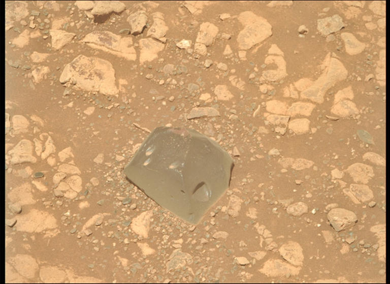 Never-before seen dark rock found on Mars. Nasa names it Skull Hill