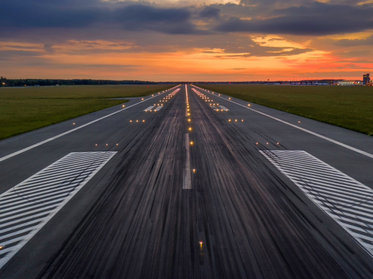 Delhi Airport faces chaos as 250 flights delayed due to runway closure ...