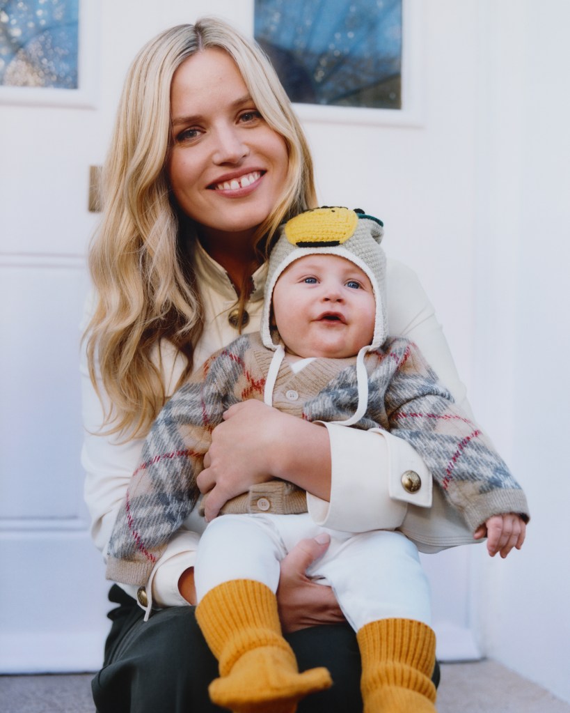 Jerry Hall, Daughters Lizzy and Georgia May Jagger Star in Burberry ...