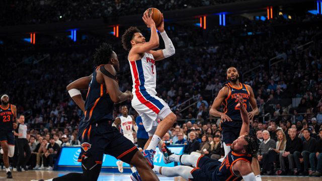 Knicks rally past Pistons to win Game 6, advance to second round