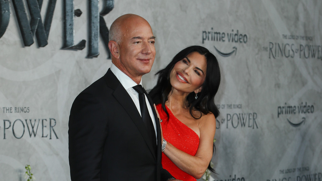 Jeff Bezos, Lauren Sanchez eye Vogue wedding exclusive