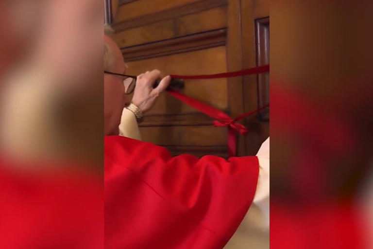 Pope Francis’ apartment sealed with red ribbon and wax after his death ...