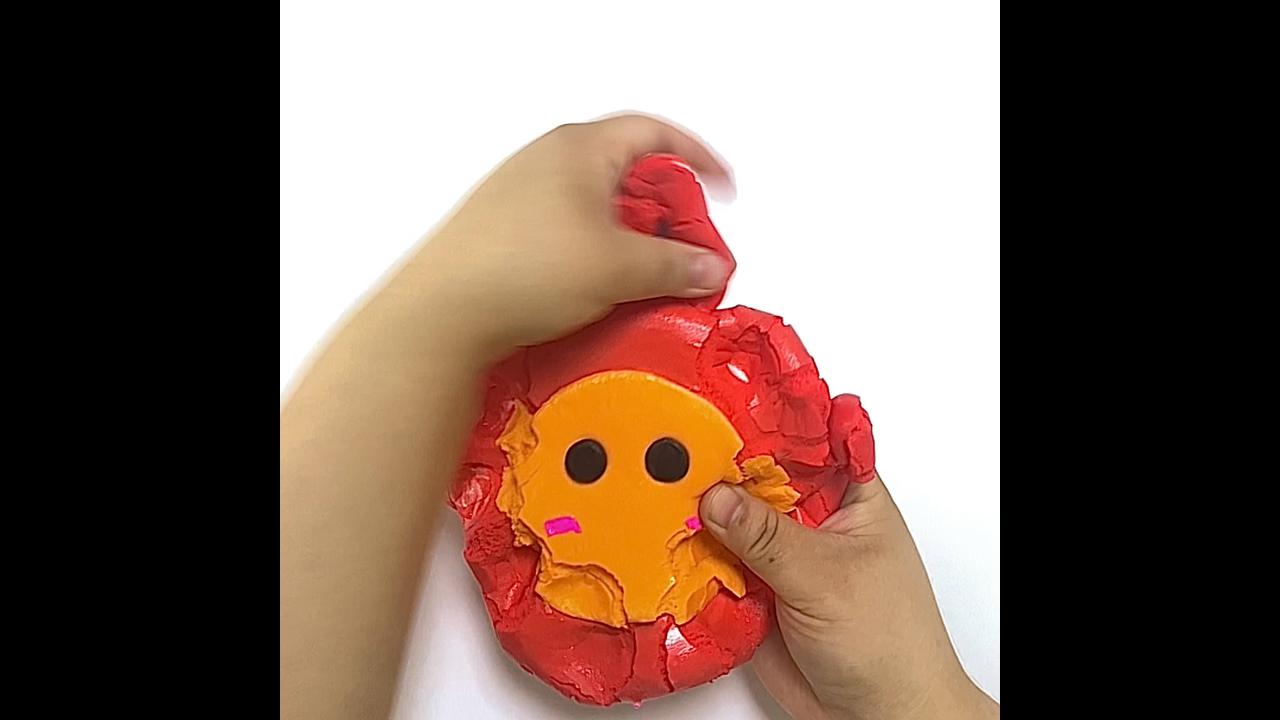 Satisfying Squeezing Crunchy Red Alien Head Clay