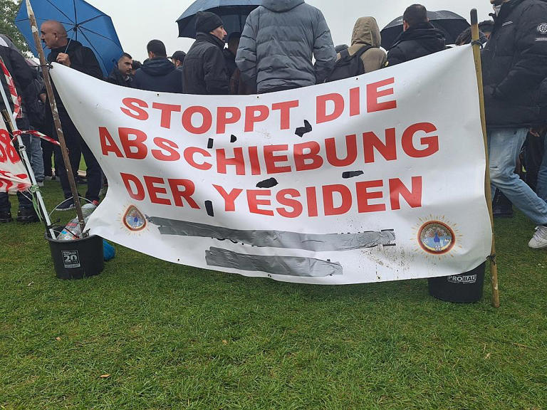 NRW fordert von Dobrindt Abschiebestopp für jesidische Geflüchtete